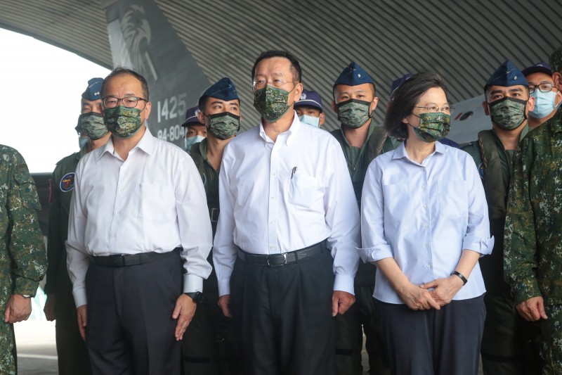 股市小菜鳥-小道消息為主，不準別找我…在TWA00加權指數股市爆料： 觀點投書：有了機密小卡保命還會... | 股市爆料同學會