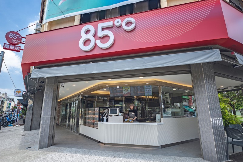 85度C跌落平價咖啡神壇？內行人曝2大優勢難以取代，外國網友讚：在這真的賣很好-風傳媒