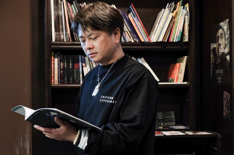 專訪 FREES 創辦人馮建彰：從追星少年到文化策展人，以冰冷的科技實現充滿熱情的展演 | 1% Style